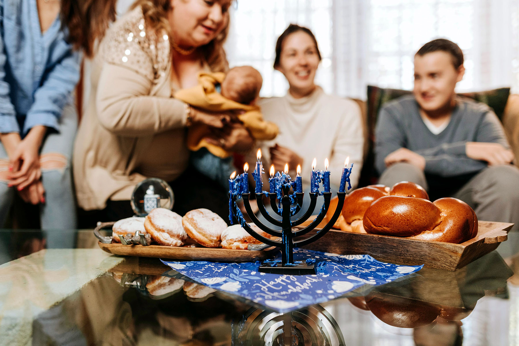 Celebrating Hanukkah: celebrations and feasts | Expatica